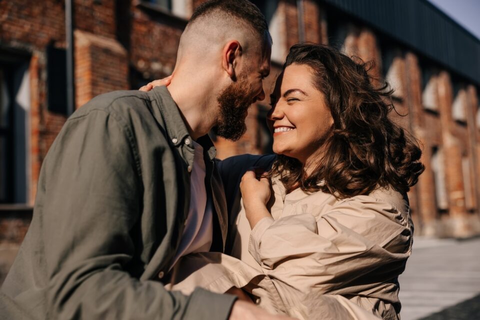 Comment Savoir Si Un Homme Est Émotionnellement Attaché ? 15 Signes Clairs